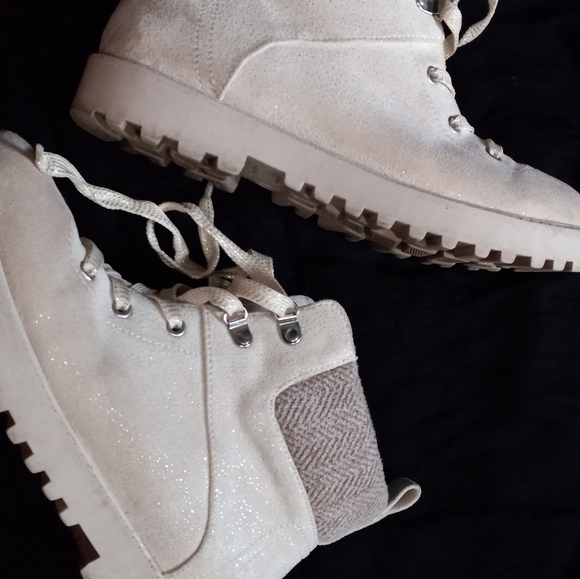 SO | Shoes | So Boots Like New Warn Time Fit 6 Shoe Size | Poshmark